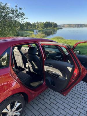 Sarkans Honda Jazz 2022 Vievis, ar dzinēja tilpumu 1.50 L un nobraukumu 25 tūkst. km par 17800 €, foto 22 vietnē AUTOMOTO.COM.LV