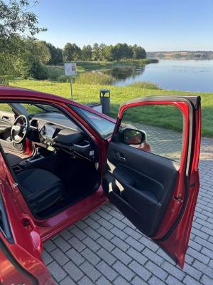 Sarkans Honda Jazz 2022 Vievis, ar dzinēja tilpumu 1.50 L un nobraukumu 25 tūkst. km par 17800 €, foto 23 vietnē AUTOMOTO.COM.LV