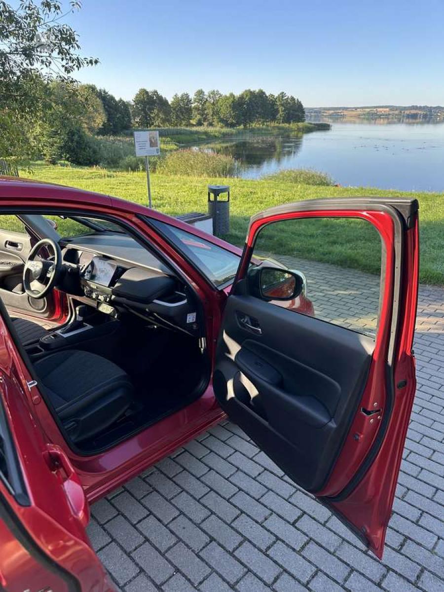 Sarkans Honda Jazz 2022 Vievis, ar dzinēja tilpumu 1.50 L un nobraukumu 25 tūkst. km par 17800 €, foto 23 vietnē AUTOMOTO.COM.LV