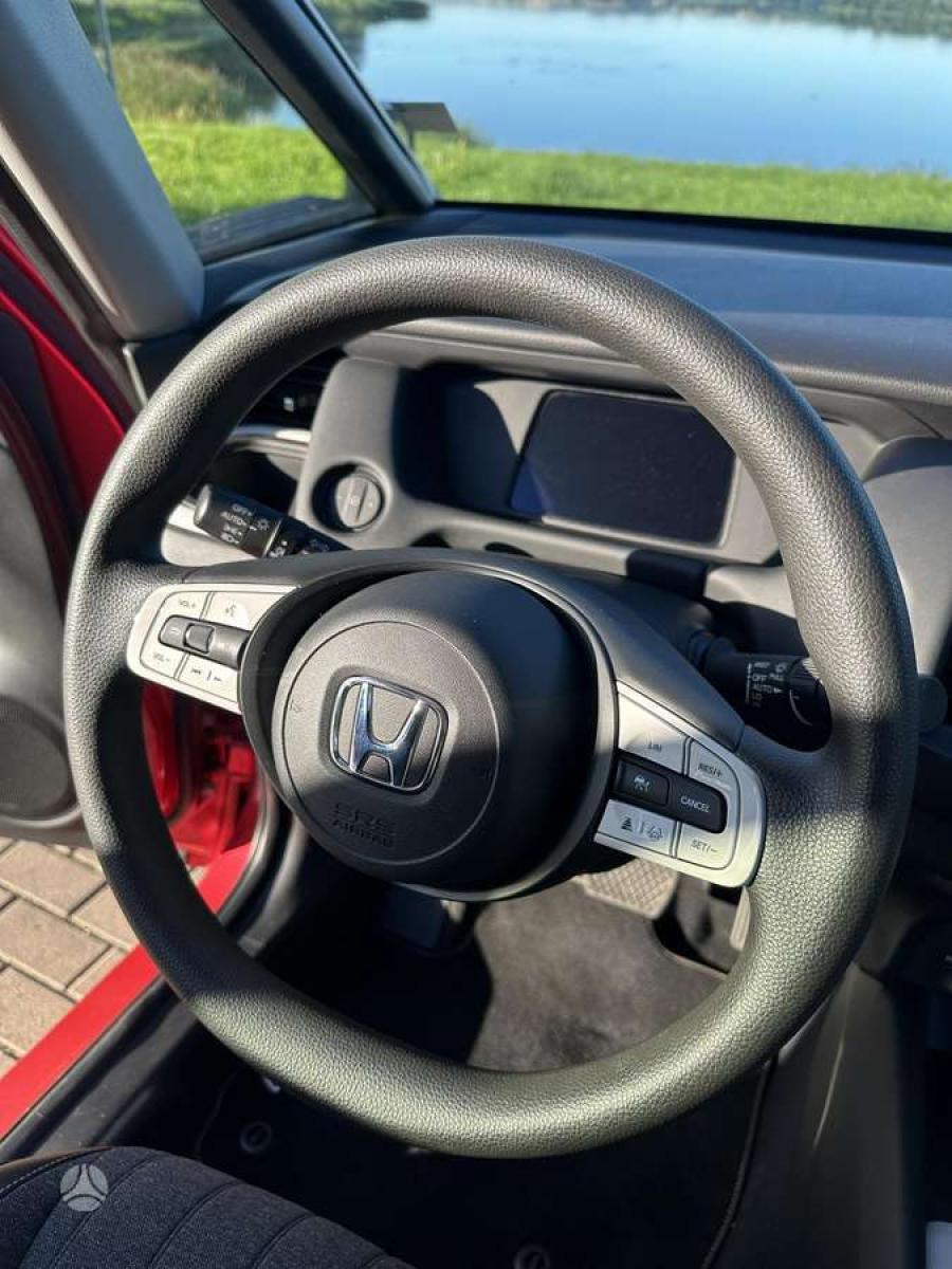 Sarkans Honda Jazz 2022 Vievis, ar dzinēja tilpumu 1.50 L un nobraukumu 25 tūkst. km par 17800 €, foto 27 vietnē AUTOMOTO.COM.LV