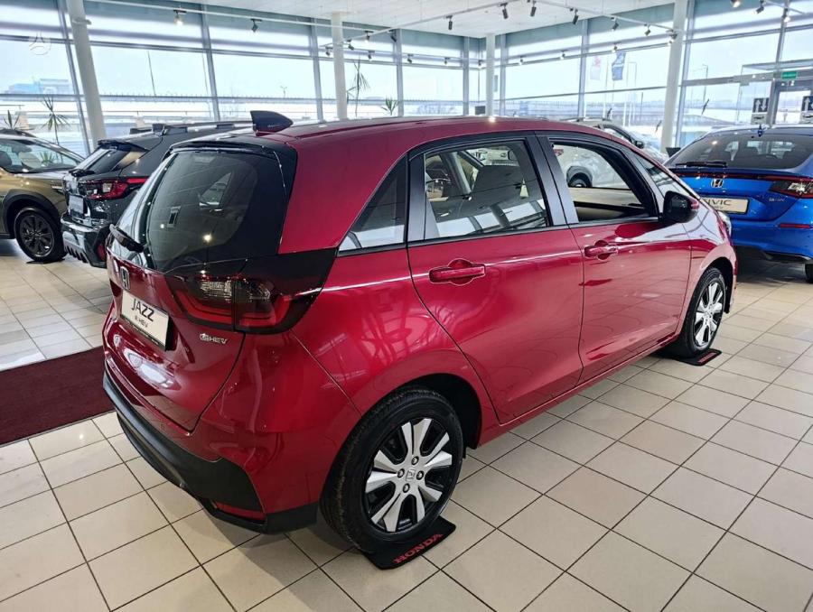 Red Honda Jazz 2026 in Vilnius, with an engine capacity of 1.50 L and mileage of 8 thousand km for 25730 €, photo 3 on AUTOMOTO.COM.LV
