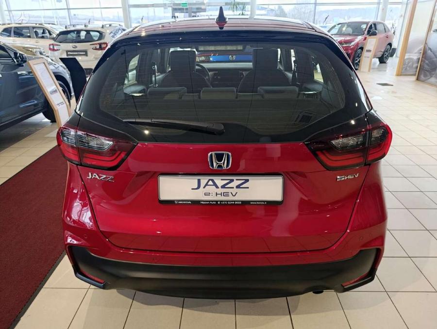 Red Honda Jazz 2026 in Vilnius, with an engine capacity of 1.50 L and mileage of 8 thousand km for 25730 €, photo 5 on AUTOMOTO.COM.LV