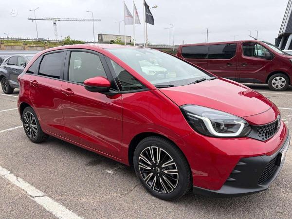 Red Honda Jazz 2026 in Vilnius, with an engine capacity of 1.50 L and mileage of 0 thousand km for 24990 €, photo 3 on AUTOMOTO.COM.LV