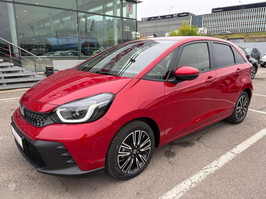 Red Honda Jazz 2026 in Vilnius, with an engine capacity of 1.50 L and mileage of 0 thousand km for 24990 €, photo 3 on AUTOMOTO.COM.LV