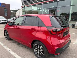 Red Honda Jazz 2026 in Vilnius, with an engine capacity of 1.50 L and mileage of 0 thousand km for 24990 €, photo 5 on AUTOMOTO.COM.LV