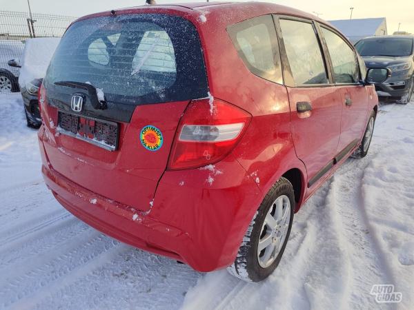 Red Honda Jazz 2012 in Marijampole, with an engine capacity of 1.20 L and mileage of 202 thousand km for 3450 €, photo 3 on AUTOMOTO.COM.LV