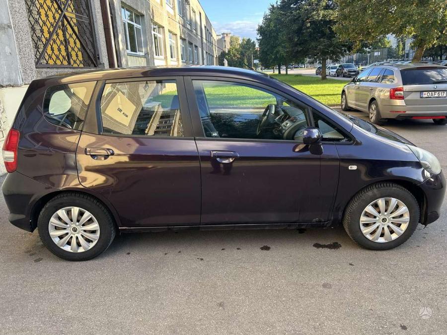 Violet Honda Jazz 2007 in Kaunas, with an engine capacity of 1.25 L and mileage of 185 thousand km for 1800 €, photo 6 on AUTOMOTO.COM.LV