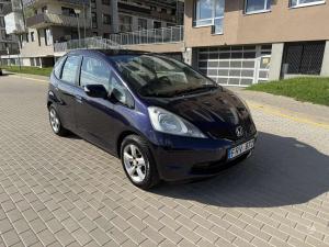 Violet Honda Jazz 2009 in Vilnius, with an engine capacity of 1.34 L and mileage of 114 thousand km for 1850 €, photo  on AUTOMOTO.COM.LV