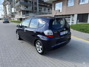 Violet Honda Jazz 2009 in Vilnius, with an engine capacity of 1.34 L and mileage of 114 thousand km for 1850 €, photo 7 on AUTOMOTO.COM.LV