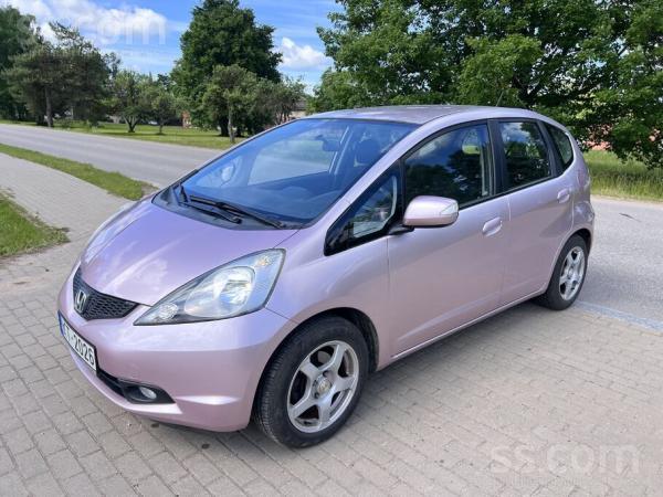 Violet Honda Jazz 2010 in Limbazi, with an engine capacity of 1.40 L and mileage of 123 thousand km for 1700 €, photo 1 on AUTOMOTO.COM.LV