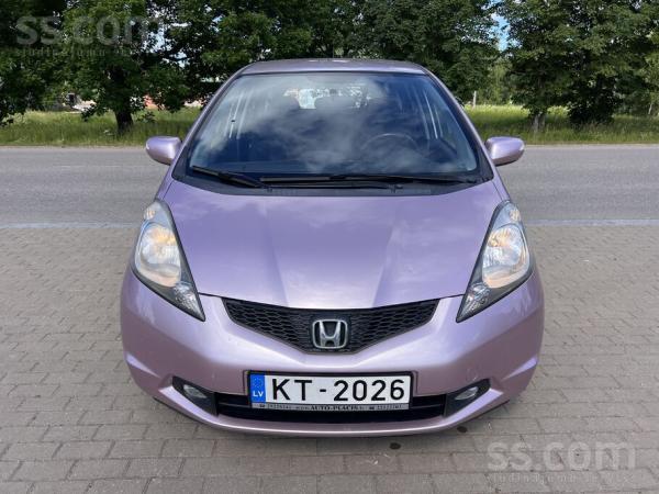 Violet Honda Jazz 2010 in Limbazi, with an engine capacity of 1.40 L and mileage of 123 thousand km for 1700 €, photo 2 on AUTOMOTO.COM.LV