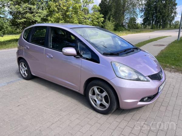 Violet Honda Jazz 2010 in Limbazi, with an engine capacity of 1.40 L and mileage of 123 thousand km for 1700 €, photo 3 on AUTOMOTO.COM.LV