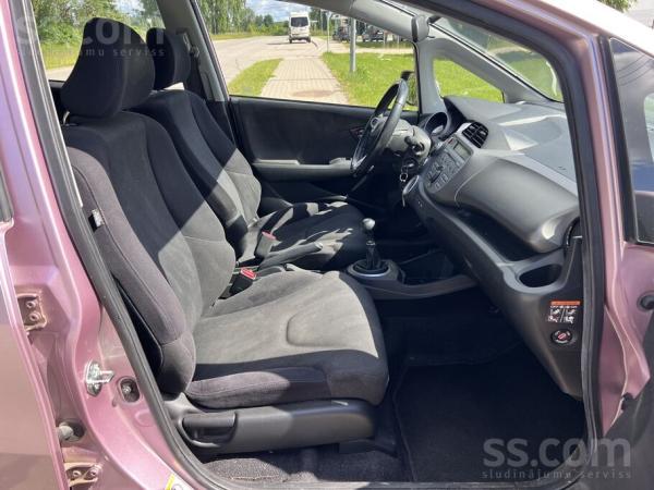 Violet Honda Jazz 2010 in Limbazi, with an engine capacity of 1.40 L and mileage of 123 thousand km for 1700 €, photo 10 on AUTOMOTO.COM.LV