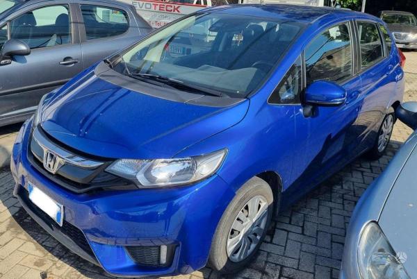 Violet Honda Jazz 2016 in Vilnius, with an engine capacity of 1.32 L and mileage of 197 thousand km for 9999 €, photo 2 on AUTOMOTO.COM.LV