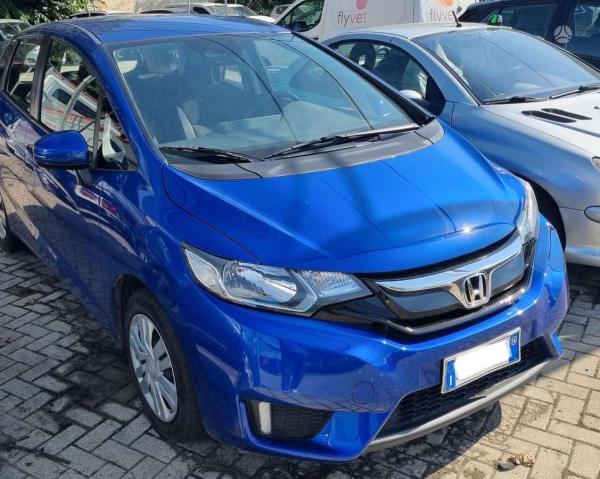 Violet Honda Jazz 2016 in Vilnius, with an engine capacity of 1.32 L and mileage of 197 thousand km for 9999 €, photo 5 on AUTOMOTO.COM.LV
