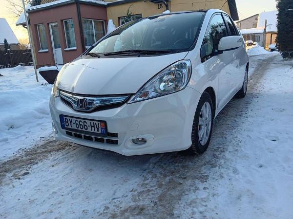 White Honda Jazz 2011 in Panevezys, with an engine capacity of 1.34 L and mileage of 200 thousand km for 5250 €, photo 1 on AUTOMOTO.COM.LV