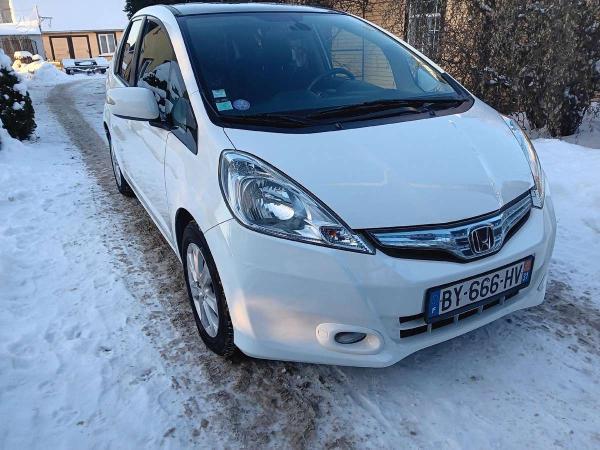 White Honda Jazz 2011 in Panevezys, with an engine capacity of 1.34 L and mileage of 200 thousand km for 5250 €, photo 2 on AUTOMOTO.COM.LV