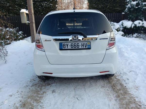 White Honda Jazz 2011 in Panevezys, with an engine capacity of 1.34 L and mileage of 200 thousand km for 5250 €, photo 5 on AUTOMOTO.COM.LV