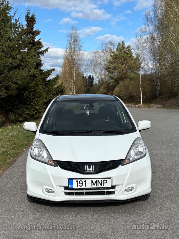 Balts Honda Jazz 2011 Tallina, ar dzinēja tilpumu 1.30 L un nobraukumu 173 tūkst. km par 5600 €, foto 1 vietnē AUTOMOTO.COM.LV