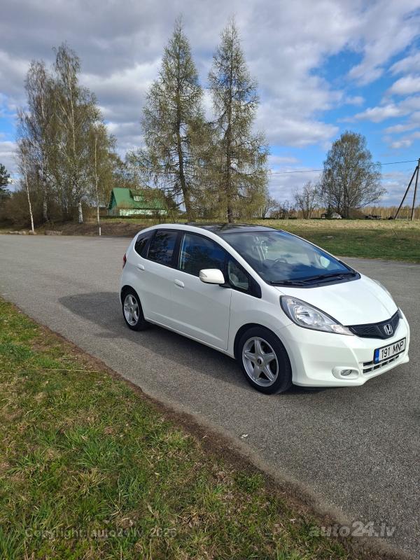 Balts Honda Jazz 2011 Tallina, ar dzinēja tilpumu 1.30 L un nobraukumu 173 tūkst. km par 5600 €, foto 2 vietnē AUTOMOTO.COM.LV