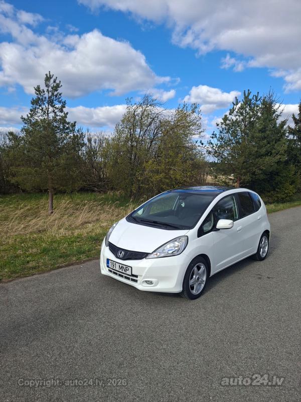 Balts Honda Jazz 2011 Tallina, ar dzinēja tilpumu 1.30 L un nobraukumu 173 tūkst. km par 5600 €, foto 3 vietnē AUTOMOTO.COM.LV