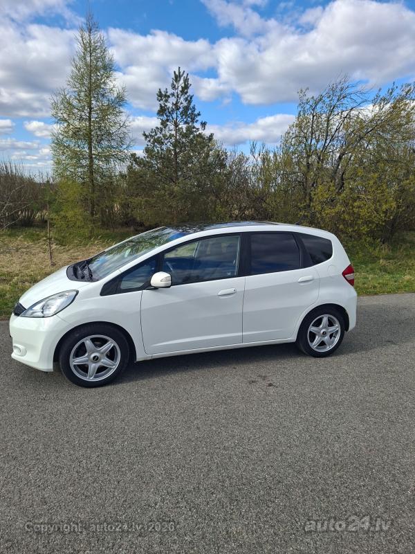 Balts Honda Jazz 2011 Tallina, ar dzinēja tilpumu 1.30 L un nobraukumu 173 tūkst. km par 5600 €, foto 4 vietnē AUTOMOTO.COM.LV