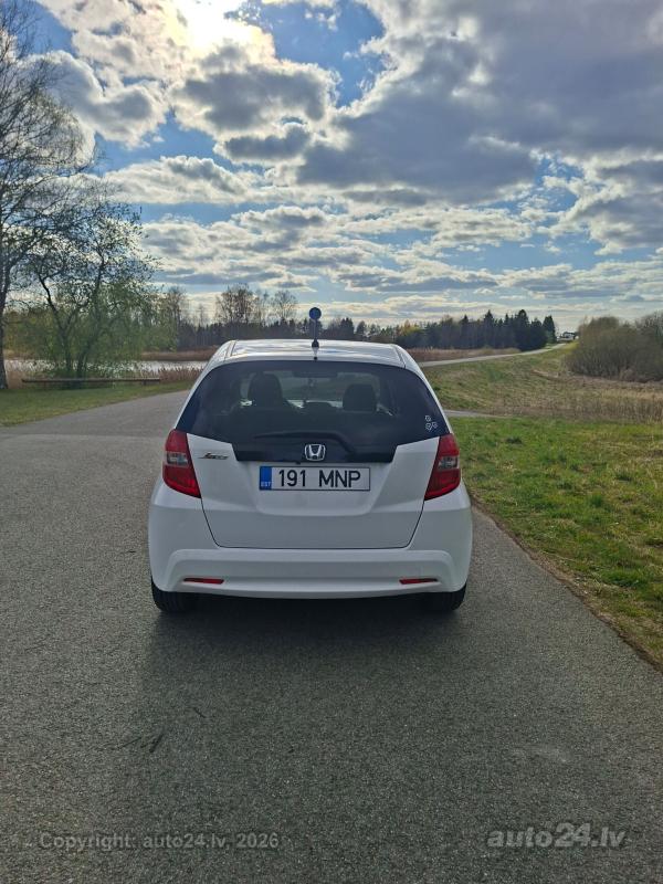 Balts Honda Jazz 2011 Tallina, ar dzinēja tilpumu 1.30 L un nobraukumu 173 tūkst. km par 5600 €, foto 5 vietnē AUTOMOTO.COM.LV
