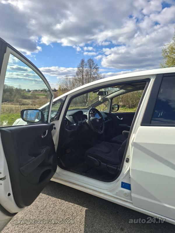Balts Honda Jazz 2011 Tallina, ar dzinēja tilpumu 1.30 L un nobraukumu 173 tūkst. km par 5600 €, foto 6 vietnē AUTOMOTO.COM.LV