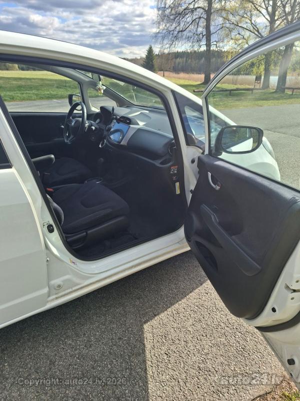 Balts Honda Jazz 2011 Tallina, ar dzinēja tilpumu 1.30 L un nobraukumu 173 tūkst. km par 5600 €, foto 8 vietnē AUTOMOTO.COM.LV