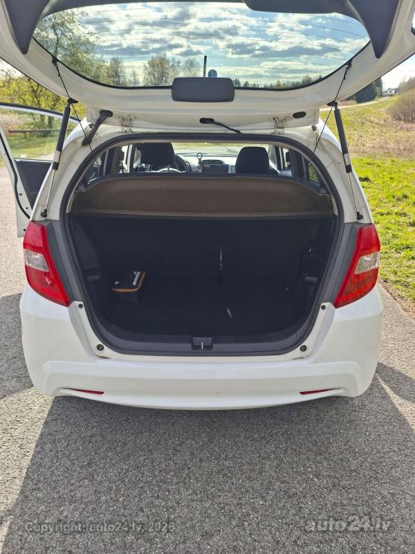 Balts Honda Jazz 2011 Tallina, ar dzinēja tilpumu 1.30 L un nobraukumu 173 tūkst. km par 5600 €, foto 10 vietnē AUTOMOTO.COM.LV