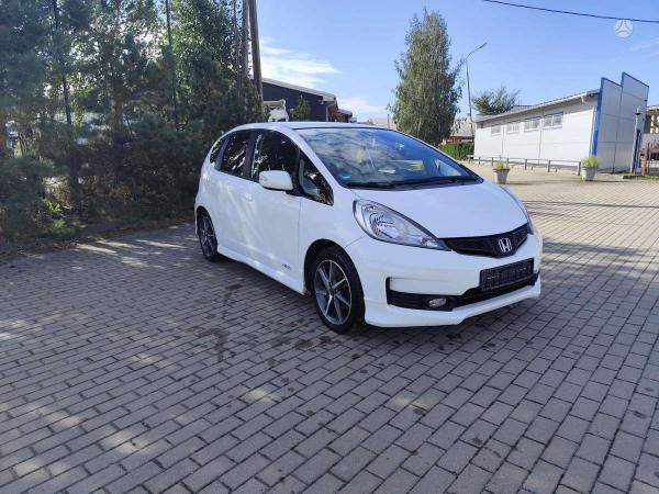 Honda Jazz 2013 Marijampole vietnÄ Balts Honda Jazz 2013 Marijampole, ar dzinÄja tilpumu 1.34 L un nobraukumu 168 tÅ«kst. km par 2700 ā¬, foto 8 vietnÄ AUTOMOTO.COM.LV