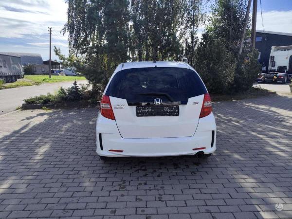 Honda Jazz 2013 Marijampole vietnÄ Balts Honda Jazz 2013 Marijampole, ar dzinÄja tilpumu 1.34 L un nobraukumu 168 tÅ«kst. km par 2700 ā¬, foto 9 vietnÄ AUTOMOTO.COM.LV