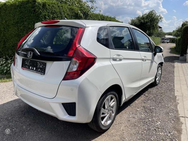 White Honda Jazz 2016 in Panevezys, with an engine capacity of 1.40 L and mileage of 58 thousand km for 2900 €, photo 3 on AUTOMOTO.COM.LV