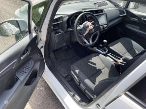 White Honda Jazz 2016 in Panevezys, with an engine capacity of 1.40 L and mileage of 58 thousand km for 2900 €, photo 6 on AUTOMOTO.COM.LV