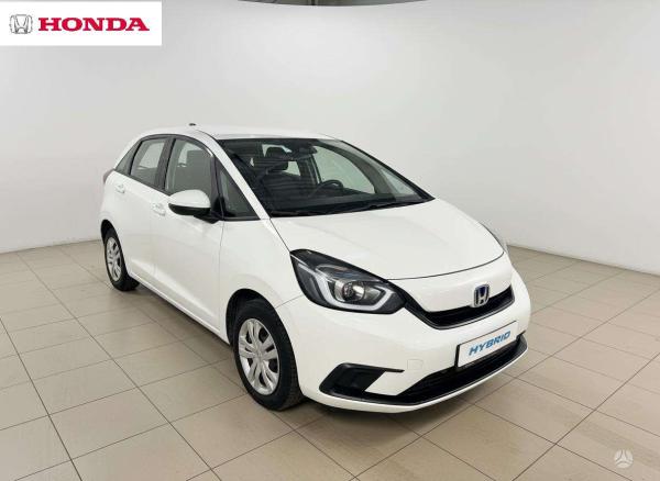 White Honda Jazz 2020 in Klaipeda, with an engine capacity of 1.50 L and mileage of 113 thousand km for 14890 €, photo 1 on AUTOMOTO.COM.LV