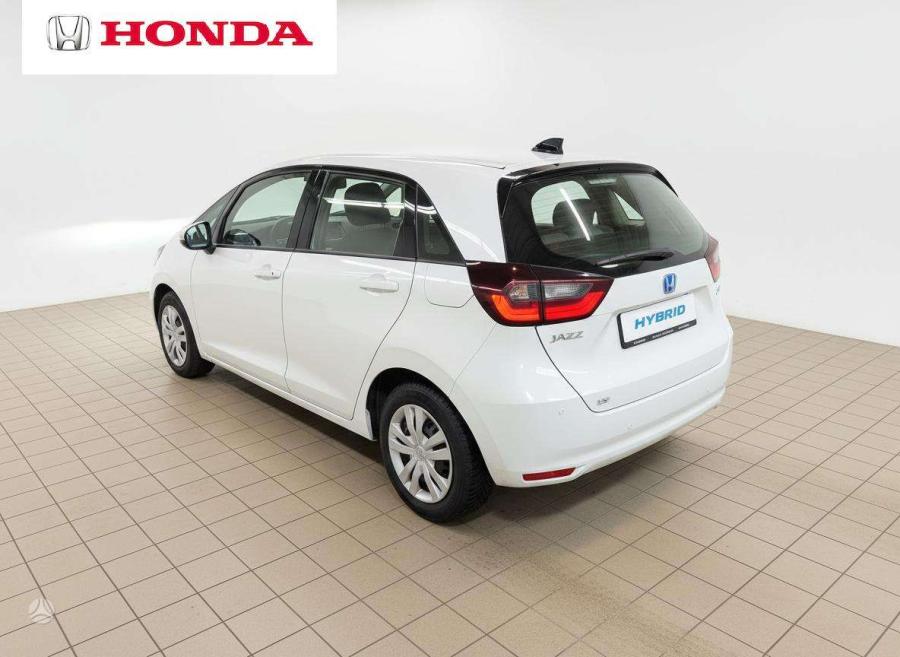 White Honda Jazz 2020 in Klaipeda, with an engine capacity of 1.50 L and mileage of 113 thousand km for 14890 €, photo 6 on AUTOMOTO.COM.LV