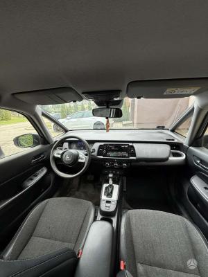 White Honda Jazz 2021 in Panevezys, with an engine capacity of 1.50 L and mileage of 120 thousand km for 6500 €, photo 3 on AUTOMOTO.COM.LV