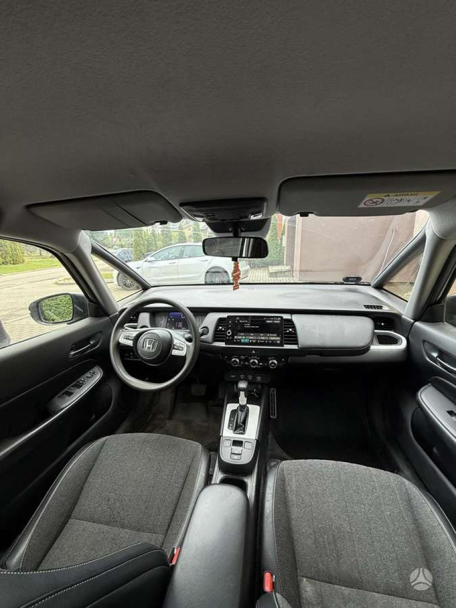 White Honda Jazz 2021 in Panevezys, with an engine capacity of 1.50 L and mileage of 120 thousand km for 6500 €, photo 3 on AUTOMOTO.COM.LV