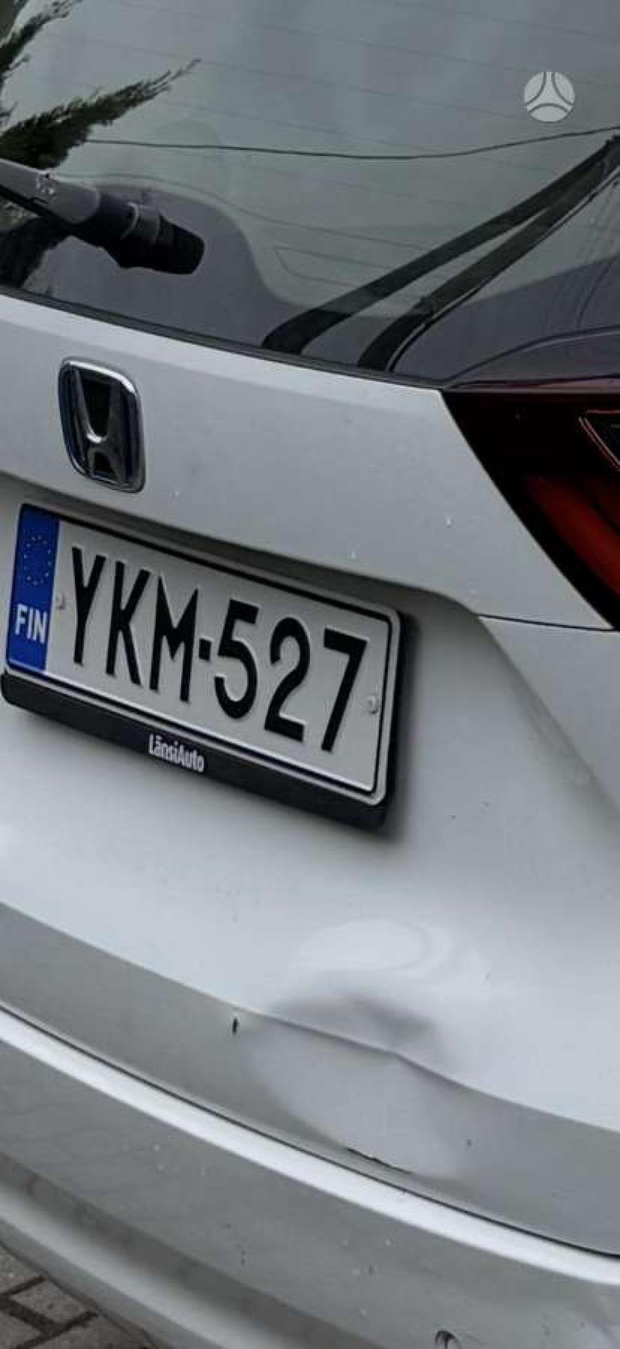 White Honda Jazz 2021 in Panevezys, with an engine capacity of 1.50 L and mileage of 120 thousand km for 6500 €, photo 4 on AUTOMOTO.COM.LV