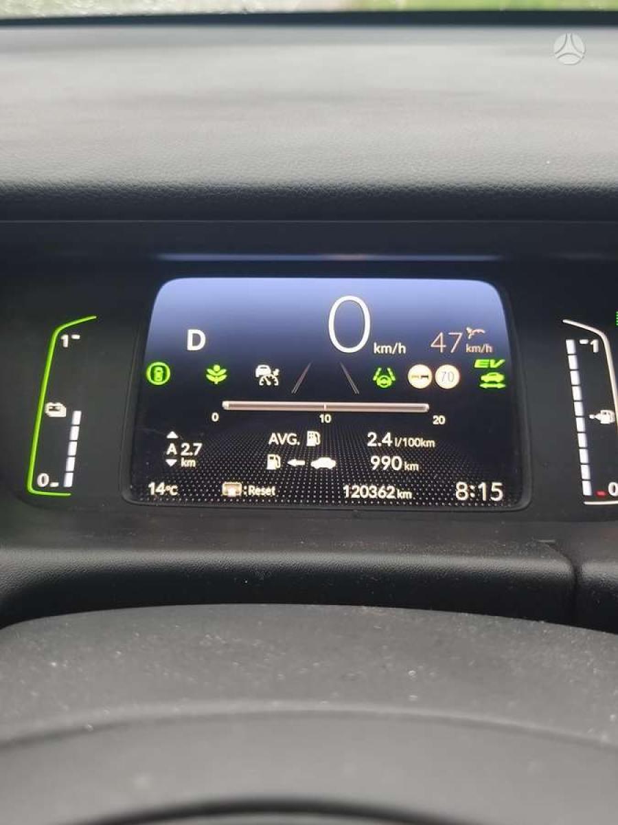 White Honda Jazz 2021 in Panevezys, with an engine capacity of 1.50 L and mileage of 120 thousand km for 6500 €, photo 6 on AUTOMOTO.COM.LV