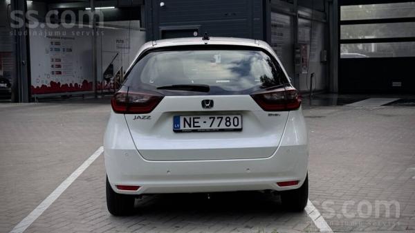 White Honda Jazz 2022 in Riga, with an engine capacity of 1.50 L and mileage of 53 thousand km for 17100 €, photo 2 on AUTOMOTO.COM.LV