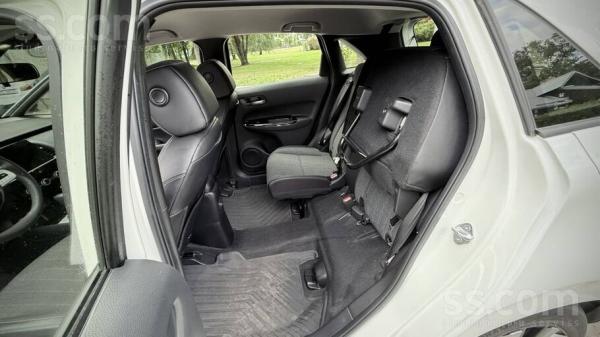White Honda Jazz 2022 in Riga, with an engine capacity of 1.50 L and mileage of 53 thousand km for 17100 €, photo 9 on AUTOMOTO.COM.LV