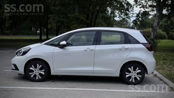 White Honda Jazz 2022 in Riga, with an engine capacity of 1.50 L and mileage of 53 thousand km for 17100 €, photo 3 on AUTOMOTO.COM.LV