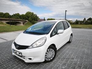 White Honda Jazz 2015 in Jurbarkas, with an engine capacity of 1.30 L and mileage of 173 thousand km for 4250 €, photo  on AUTOMOTO.COM.LV