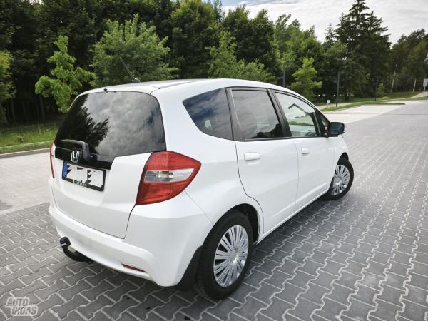 White Honda Jazz 2015 in Jurbarkas, with an engine capacity of 1.30 L and mileage of 173 thousand km for 4250 €, photo 3 on AUTOMOTO.COM.LV