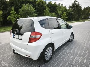 White Honda Jazz 2015 in Jurbarkas, with an engine capacity of 1.30 L and mileage of 173 thousand km for 4250 €, photo 4 on AUTOMOTO.COM.LV