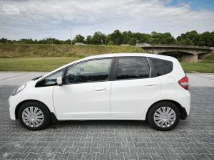 White Honda Jazz 2015 in Jurbarkas, with an engine capacity of 1.30 L and mileage of 173 thousand km for 4250 €, photo 6 on AUTOMOTO.COM.LV