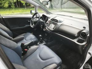 White Honda Jazz 2015 in Jurbarkas, with an engine capacity of 1.30 L and mileage of 173 thousand km for 4250 €, photo 16 on AUTOMOTO.COM.LV