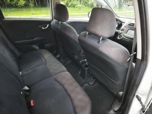 White Honda Jazz 2015 in Jurbarkas, with an engine capacity of 1.30 L and mileage of 173 thousand km for 4250 €, photo 17 on AUTOMOTO.COM.LV