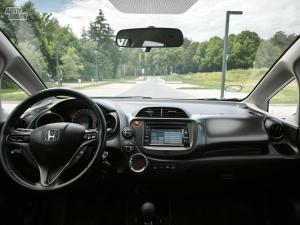White Honda Jazz 2015 in Jurbarkas, with an engine capacity of 1.30 L and mileage of 173 thousand km for 4250 €, photo 20 on AUTOMOTO.COM.LV
